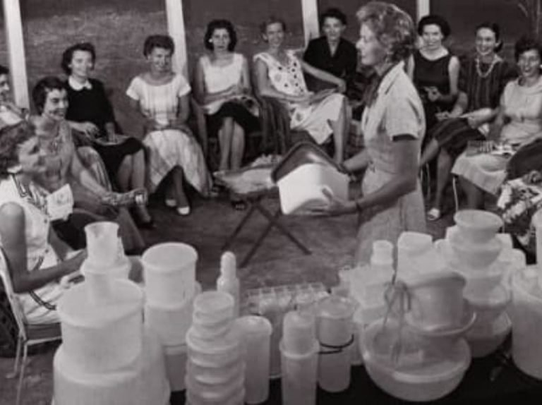 ۞ Tupperware Historia: De invento Postguerra a Ícono Global.